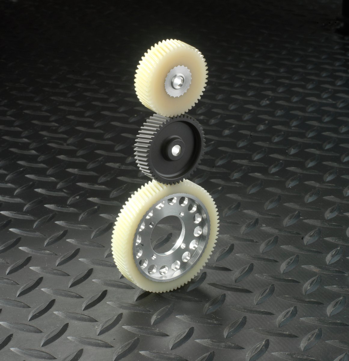 The difference between injection molded plastic gears and machined ...